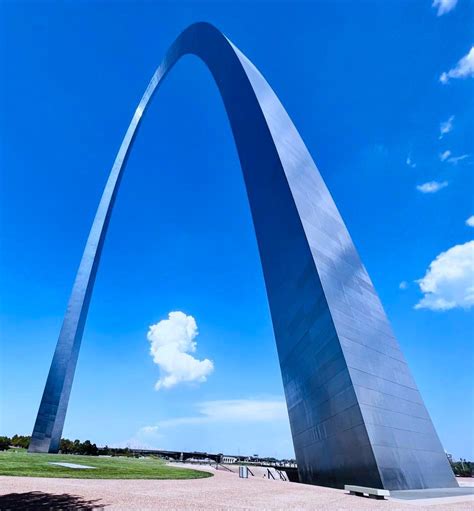 Crazy Hot At The Arch But Got A Great Pic From The Shade R Stlouis