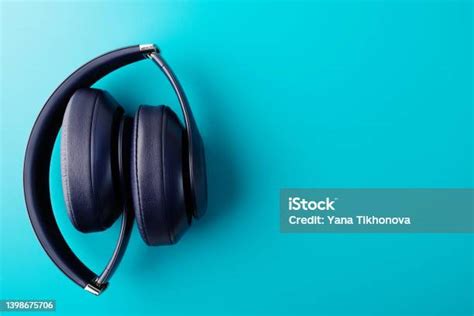 무선 헤드셋 복사 공간이있는 파란색 배경의 헤드폰 음악 오디오 팟 캐스트 개념 Dj에 대한 스톡 사진 및 기타 이미지 Dj 개인 장식품 귀 부분 Istock