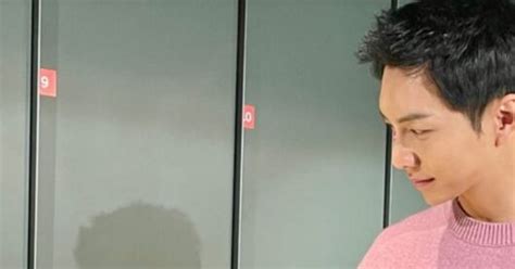 머리 긴 이승기 서울 공연 막날 팬 선물 폭발 훈내 작렬 [★shot ] 조선비즈
