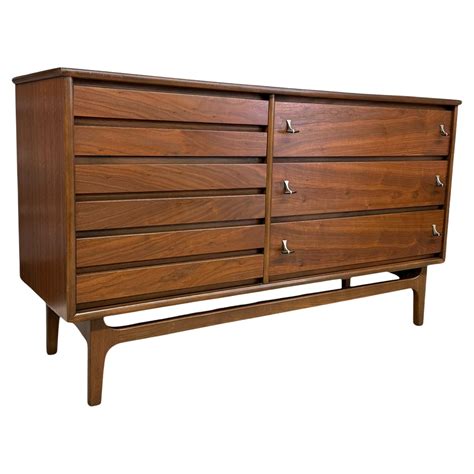 Mid Century Modern Walnut Dresser By Stanley Furniture For Sale At 1stdibs