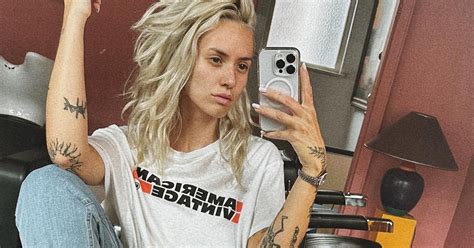 Jitske Van De Veire Geniet In Bikini Op Het Strand Prachtig Foto Zita