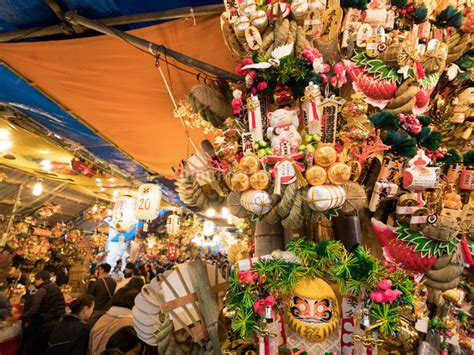 新宿花園神社の酉の市の写真素材 FYI03876738 ストックフォトのamanaimages PLUS