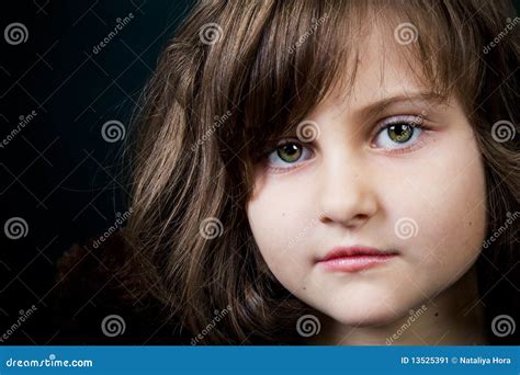 Retrato De Uma Menina Imagem De Stock Imagem De Felicidade