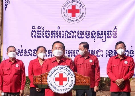 ឯកឧត្តម សុខ លូ អញ្ជើញចុះសួរសុខទុក្ខ និងនាំយកអំណោយចែកជូនបងប្អូនអតីតយុទ្ធជនចំនួន ២០១គ្រួសារ