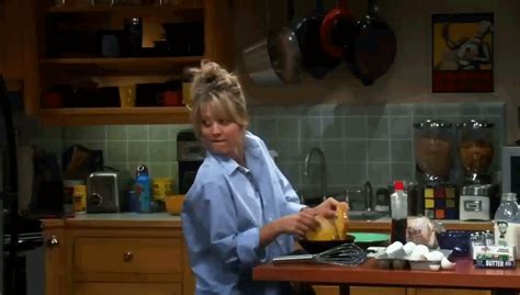Cravetv  Find Share On Giphy Bigbang Big Bang Theory Kaley Cuoco