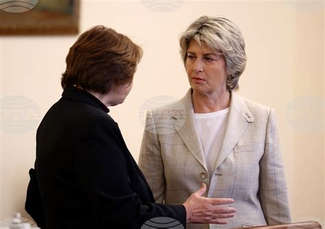 Весела Лечева Моят предшественик на поста отново забърква името ми в някакви негови