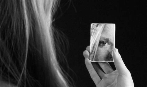 Почему нельзя фотографировать себя в зеркале народные приметы МОЙКА78 Новости СПб Дзен