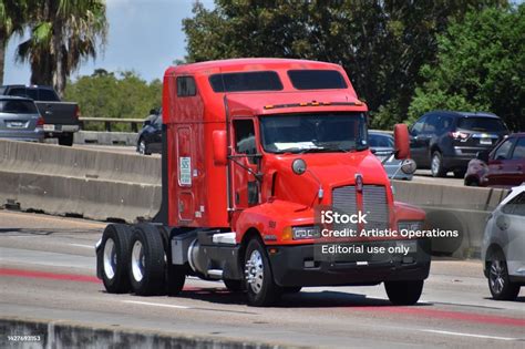 걸프 고속도로의 켄워스 세미 트럭 휴스턴의 주간 고속도로 45 Tx 0명에 대한 스톡 사진 및 기타 이미지 0명 2022년 45번 주 간 고속도로 Istock