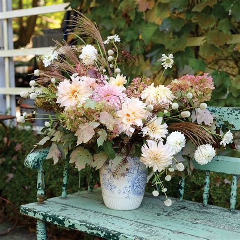 Dahlia Flower Arrangement Ideas