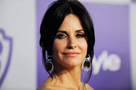 Courteney Cox S Body Measurements Height Weight And Bra Size Details Hollywood Measurement