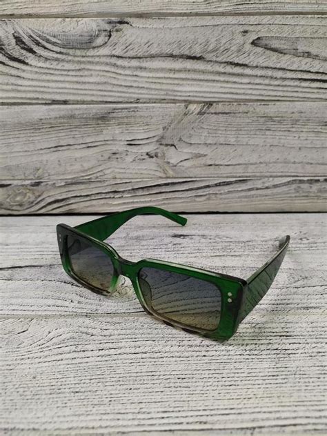 Сонцезахисні окуляри жіночі зелені у глянцевій оправі — ціна 330 грн у каталозі Окуляри Купити