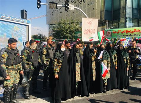 تصاویر زنان یگان ویژه با لباس فرم متفاوت در راهپیمایی ۱۳ آبان قرائت