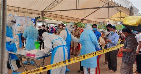 ក្រុមគ្រូពេទ្យបន្តយកសំណាកធ្វើតេស្ដជាលើកទី២ សម្រាប់អាជីវករលក់ដូរ នៅក្នុងផ្សារលើធំថ្មី ក្រុងសៀមរាប