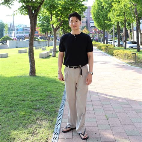 남자 와이드 슬랙스 팬츠 힙하게 입어본 무신사 스탠다드 여름 바지 코디 네이버 블로그