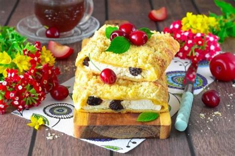 Пирог из слоеного теста с творогом рецепт фото пошагово и видео