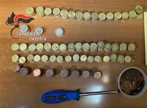 Custode Della Scuola Sorprende Due A Rubare E Li Fa Arrestare