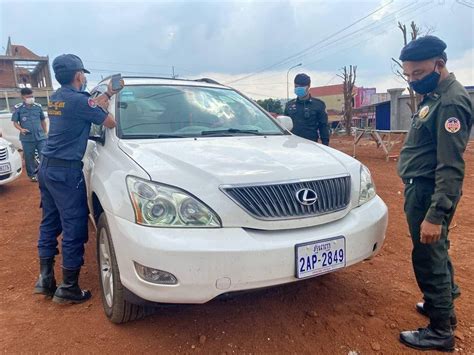 បង្ក្រាបរថយន្តស៊េរីទំនើប២ ០គ្រឿង ដែលអត់ពន្ធ និងពាក់ស្លាកលេខក្លែងក្លាយ នៅខេត្តត្បូងឃ្មុំ ក្រចេះ