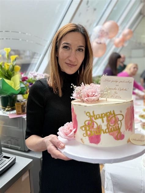 Дентална Честит рожден ден д р Ангелова 🎉🎂💐 Целият екип на Клиника Дукови Ви пожелава здраве