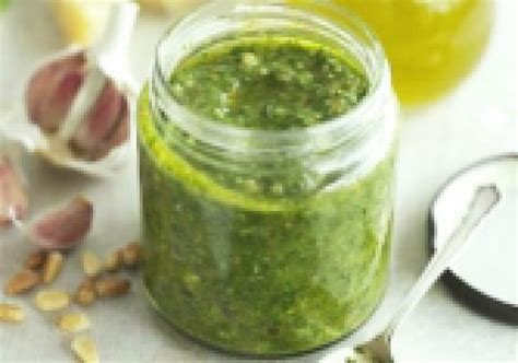 سس پستو چیست طرز تهیه سس پستو ایتالیایی پستوی ریحان و اسفناج ستاره