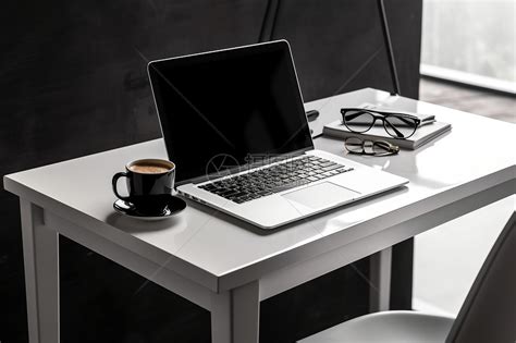 现代办公室中的办公桌高清图片下载 正版图片600600664 摄图网