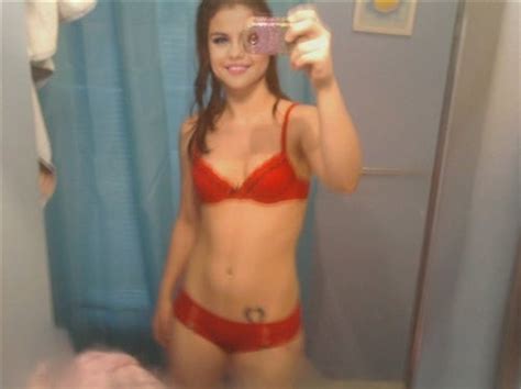Selena Gomez Self Shot Bra And Panties Pic