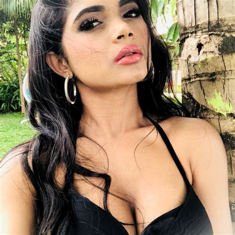 Sri Lankan Sexy Model Hasini Samuel Sexy Photos