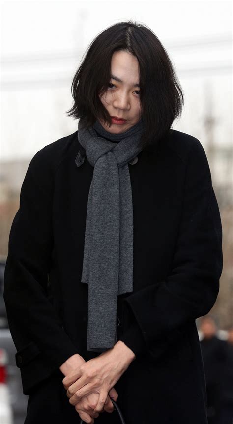 더쿠 알고보면 굉장히 비싼 옷을 입은 여자