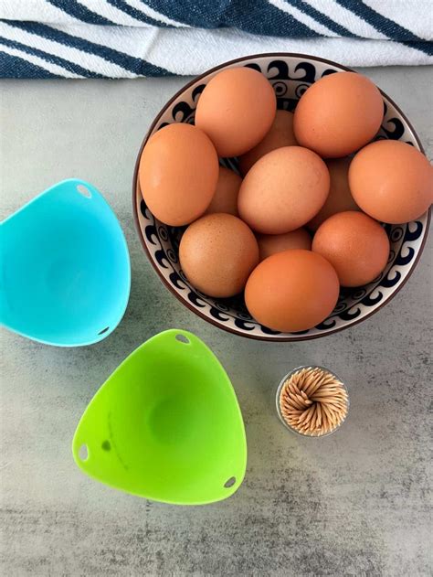 How To Poach Eggs In Silicone Cups In The Microwave