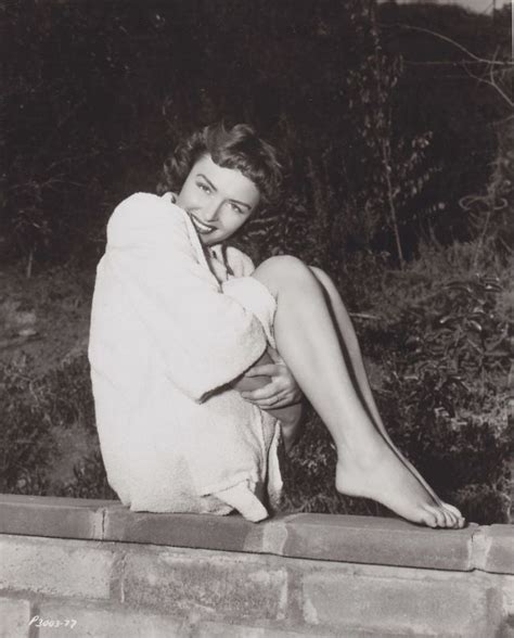 Glamorous Photos Of Donna Reed In The S And S Vintage Everyday