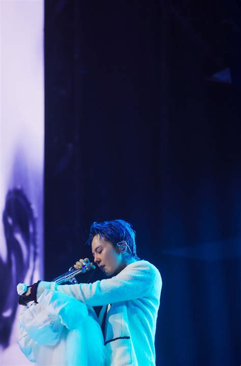 샤넬 원조 뮤즈 지드래곤 본고장 파리서 입은 커스텀 수트 어떤가 봤더니 텐아시아