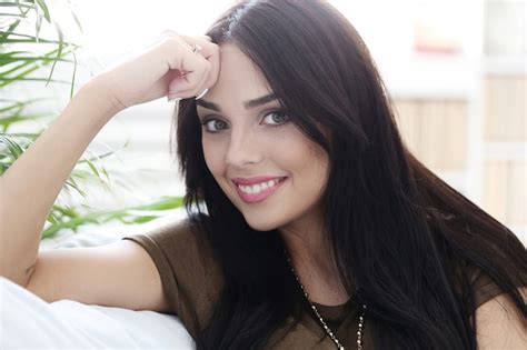 Portrait De Jolie Fille Photo Gratuite