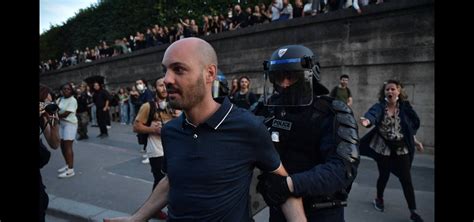 Во Франции за ночь задержали почти тысячу участников массовых беспорядков