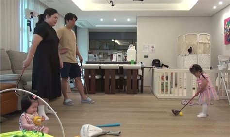 골프여제 박인비 똑 닮은 두 딸의 골프 재능 확인했다 슈돌