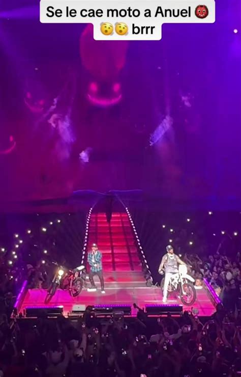 Anuel Aa Lanza Una Motocicleta A Sus Fans Durante Concierto