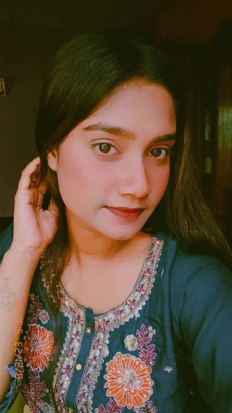 इस कपड़े और गैजेट आइटम को खरीदने के लिए मेरे बायो लिंक पर क्लिक करें Model Erin Madbor ايرين