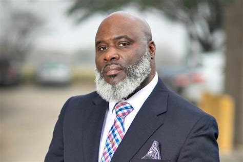 Han Kan Skrive Debatindlæg Betale Skat Og Lave Frivilligt Arbejde Men