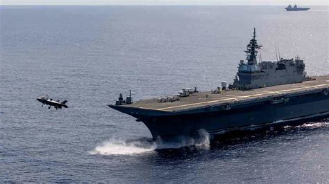 영상 영국 F 35b 연합 전력 과시 중 최초로 일본 함정에 착륙