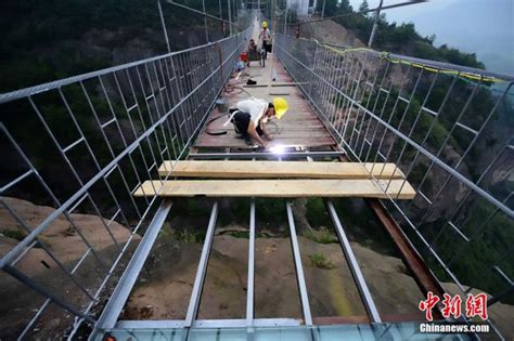 Worlds Longest Glass Bottomed Bridge Opens In China