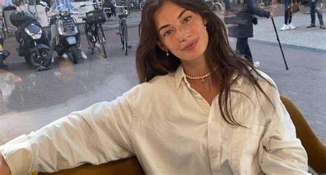 화이트셔츠 분위기 있게 코디하기🤍