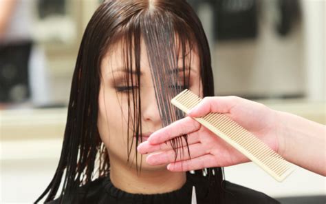 미용 잘라냄 머리 여자의 클라이언트를 헤어드레싱 미용실 가위에 대한 스톡 사진 및 기타 이미지 가위 머리 모양 머리 자르기 Istock