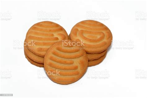 버터 쿠키 비스킷 분리 더미의 선택적 초점과 버터 밀가루 설탕 바닐라의 둥근 황금 차 비스킷 스택 및 오븐에서 구운 갈색에 대한 스톡 사진 및 기타 이미지 Istock