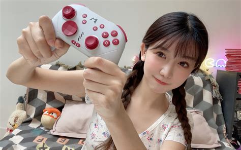 这手柄简直是为switch而生的吧！！ 睡不醒的潇儿 睡不醒的潇儿 哔哩哔哩视频