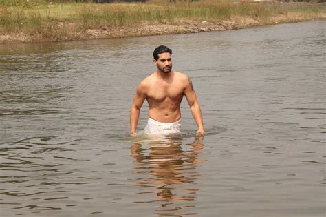 Hottie Alert Abhishek Maliks Shirtless Entry In Jamai No 1 Goes Viral