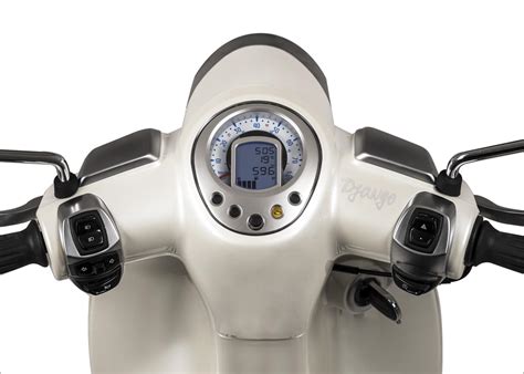 DJANGO 125 Bright Polar White Detail Dashboard Moto Raster