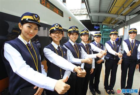 秘書長 台鐵9女列車長亮相 「小林志玲」嗲聲迷人