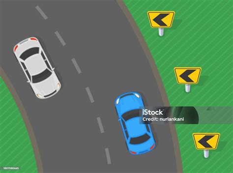 안전 운전 요령 및 교통 법규 화살표 표지판이 있는 급커브 도로의 교통 흐름의 평면도입니다 벡터 일러스트 레이 션 템플릿 거리에 대한 스톡 벡터 아트 및 기타 이미지