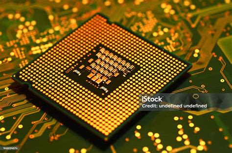 전자 회로 기판 위에 Cpu 컴퓨터 프로세서의 닫습니다 1시에 대한 스톡 사진 및 기타 이미지 1시 Cpu 개념 Istock