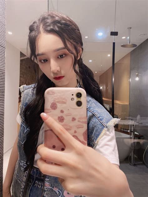 Pin On Xu Yi Yang 徐艺洋 12091997 Yiyang Phone Ulzzang