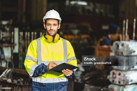 산업 공장의 유지 보수 건설 장비에 종사하는 안전 하드 모자를 가진 전문 기술자 엔지니어 생산 기술의 제조 직업 직업을 가진 검사 남자 남자에 대한 스톡 사진 및 기타
