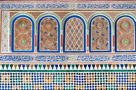 마라 케시의 바 히 아 궁전 아라비아 전통 모로코 패턴 모자이크와 비문으로 장식 궁전의 벽 0명에 대한 스톡 사진 및 기타 이미지 Istock